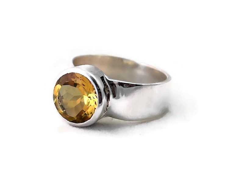 Round Facet Citrine Ring - בדרך הטבע