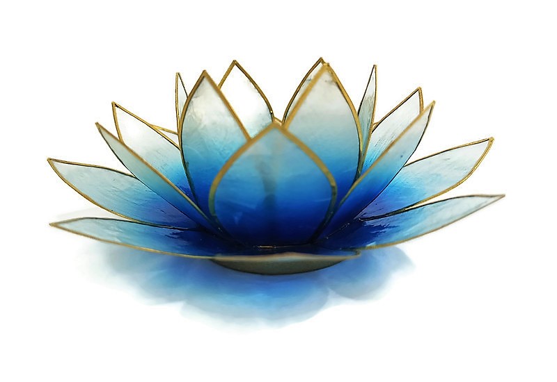 Light Blue Lotus Shell Candlestick - בדרך הטבע