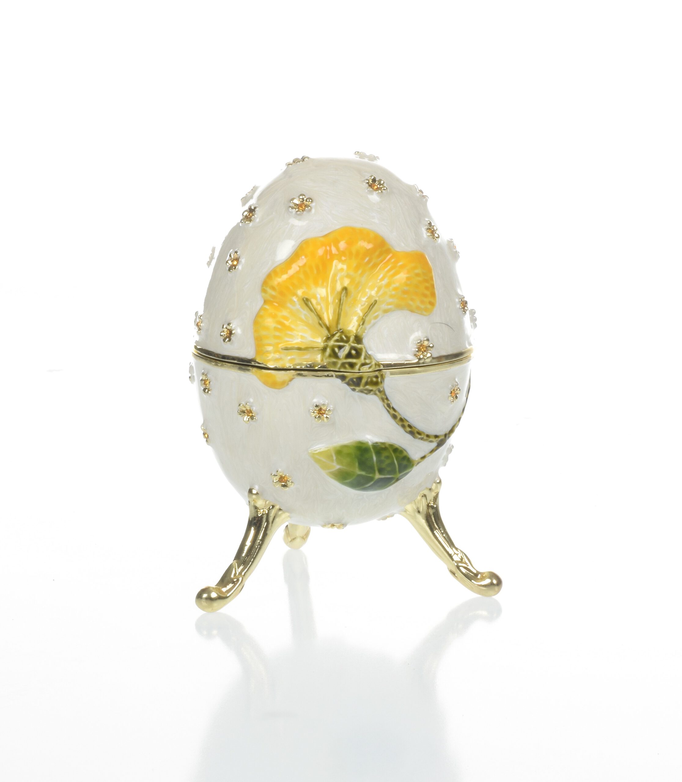 White and Yellow Flower Music Box - בדרך הטבע