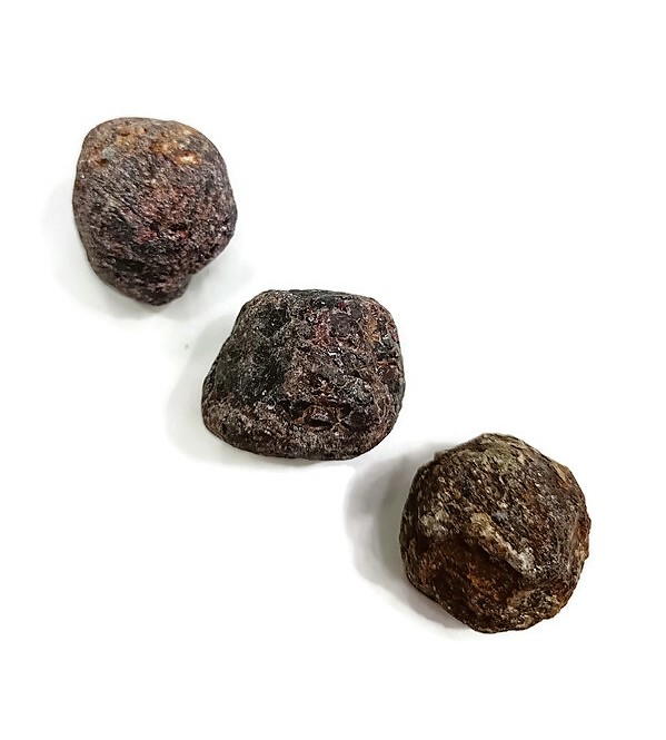 Raw Garnet - בדרך הטבע